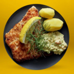 Panerad sejfilé med remouladsås och kokt potatis - Färdiga maten